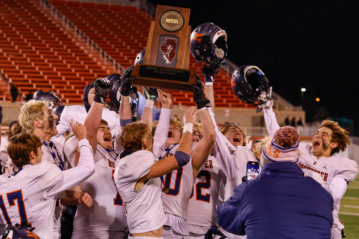 Rochester rolls past St. Laurence in Illinois 4A football championship ...