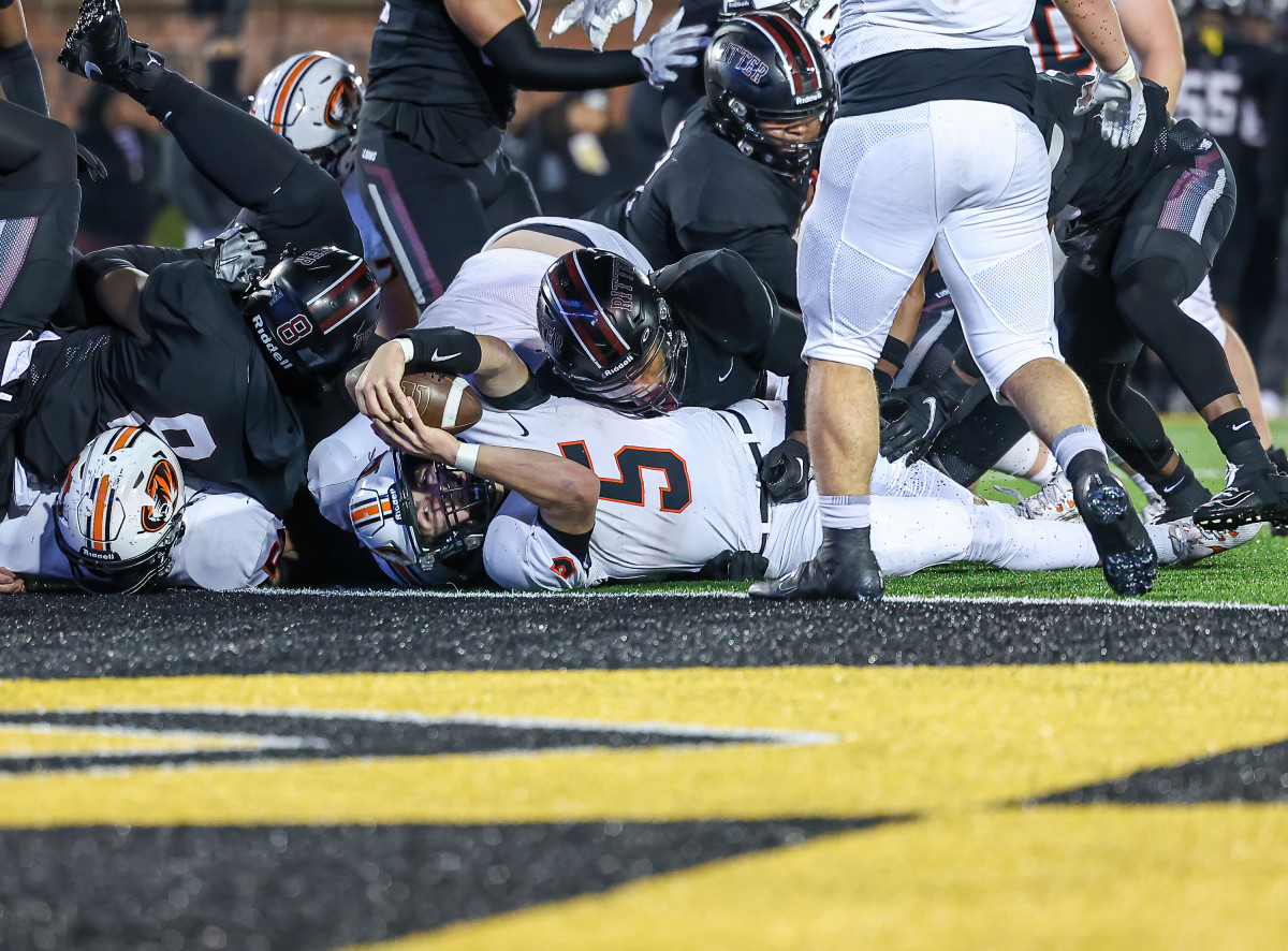 Cardinal Ritter tops Republic to win Missouri Class 5 football ...