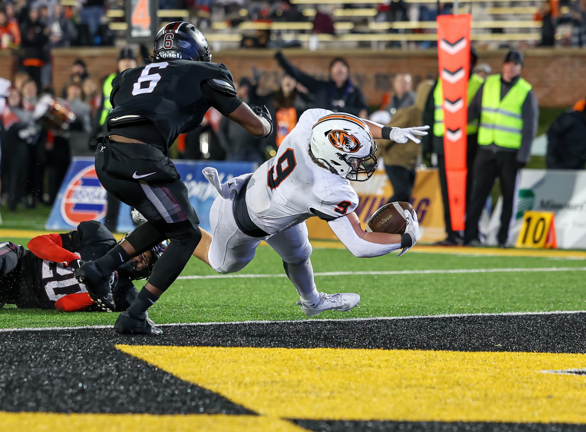 Cardinal Ritter tops Republic to win Missouri Class 5 football ...