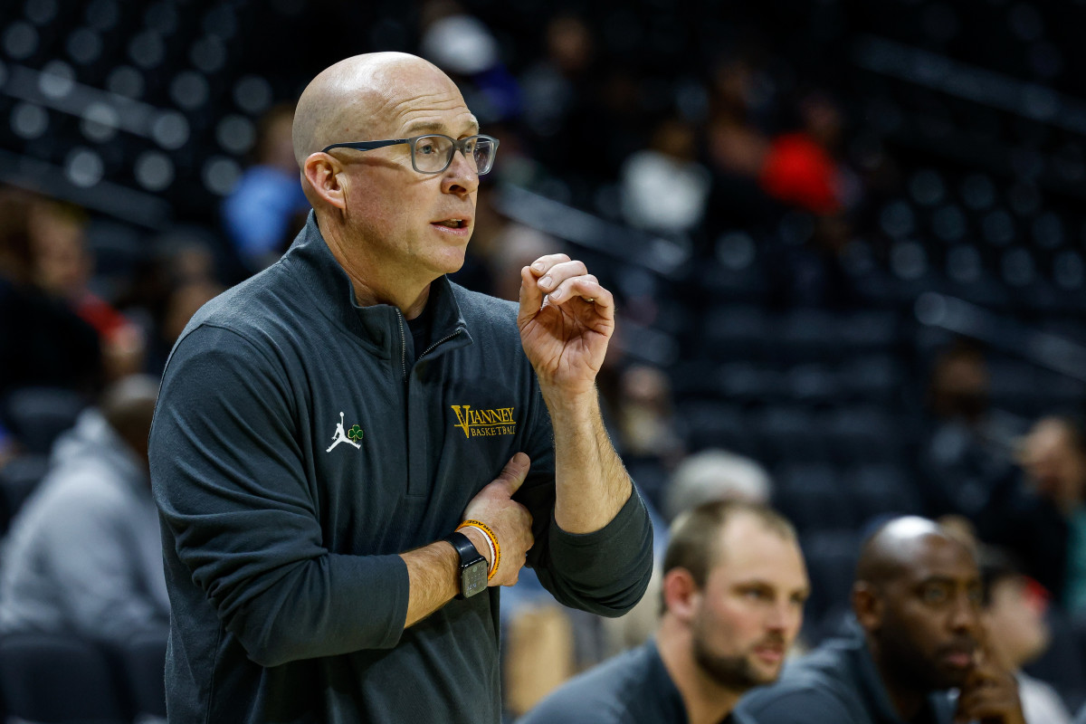 Luke Walsh, Eddie Smajic lead Vianney basketball past Springfield ...