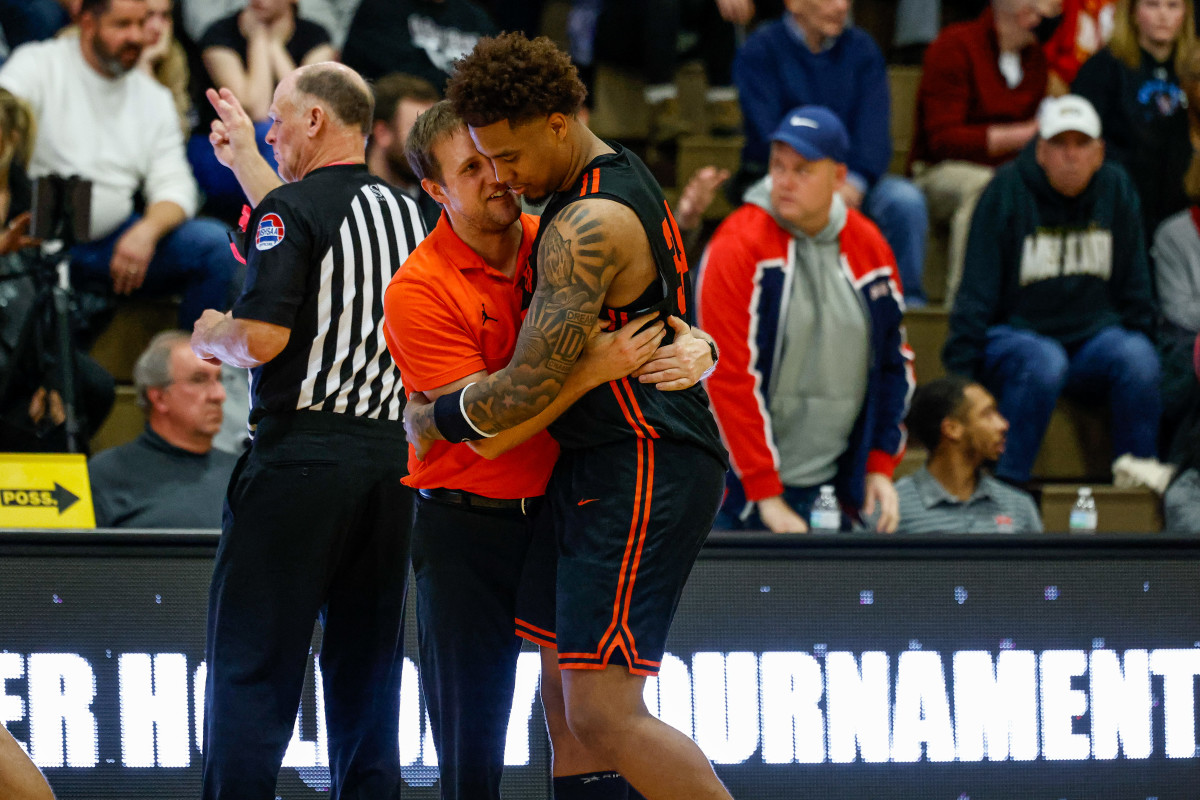 Webster Groves downs De Smet to win Coaches vs. Cancer Holiday ...