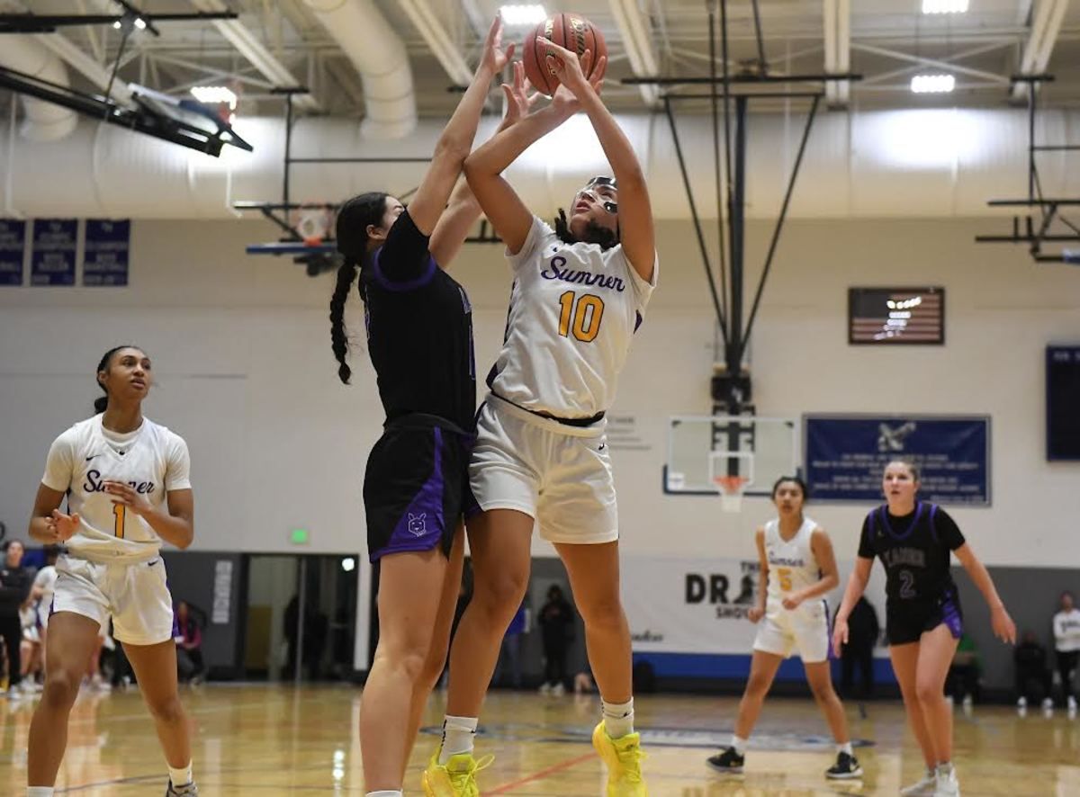 Look: Lake Washington girls deal Sumner first basketball loss at MLK ...