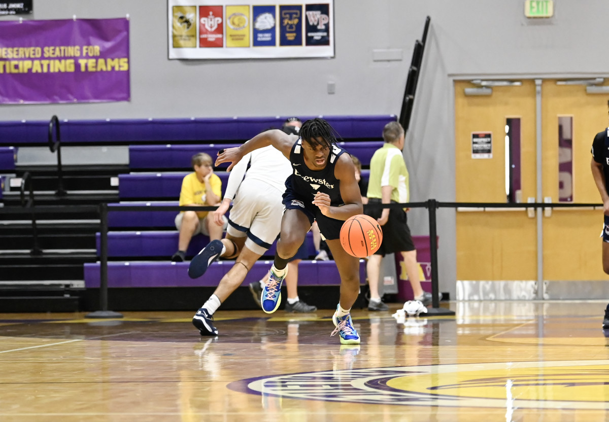 Brewster Academy (New Hampshire) 86 pulls away from Calvary Christian ...